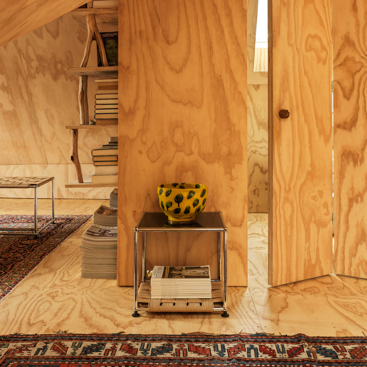 WS Side Table + Upper Panel – USM Modular Furniture
